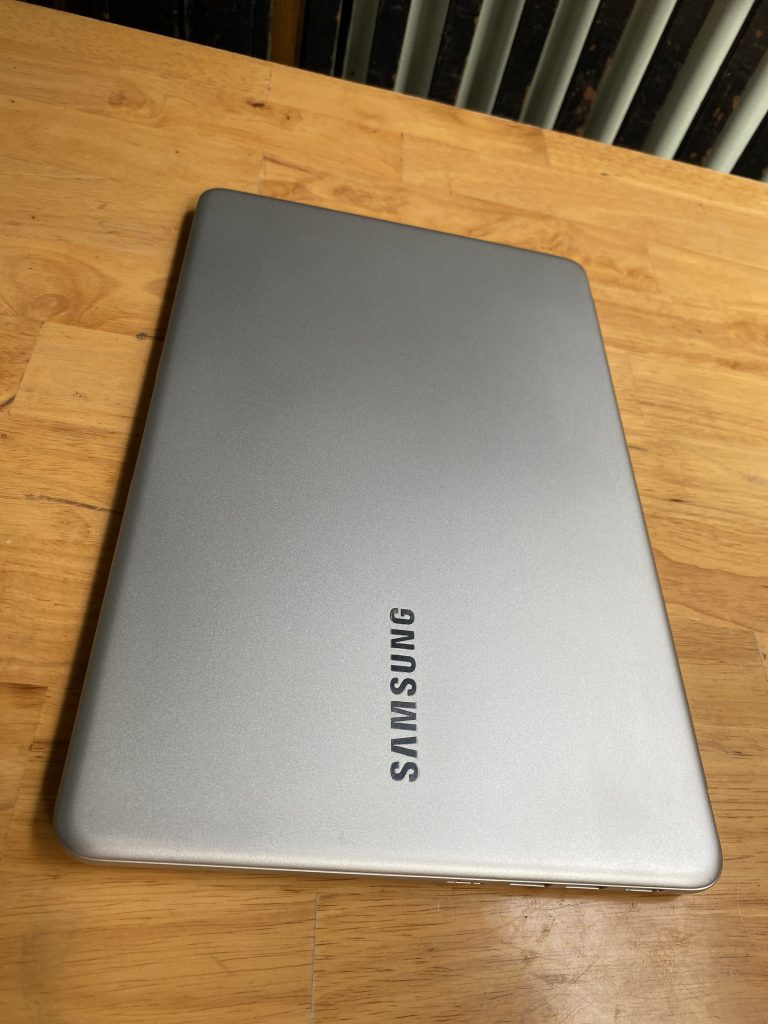 Samsung NT901X5T, i5 – 8250u, 16G, 256G, 15.6in, pin 10h | laptop cũ giá rẻ
