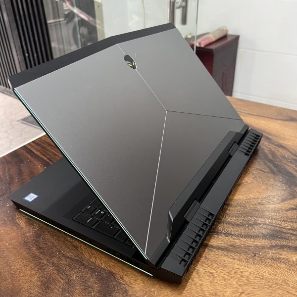 Dell Alienware 17R4, Core i7 – 6700HQ, 16G, 256G, GTX1070 = 8G, 17.3in ...